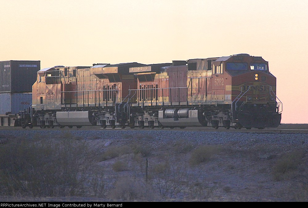 BNSF 7214 and 5282